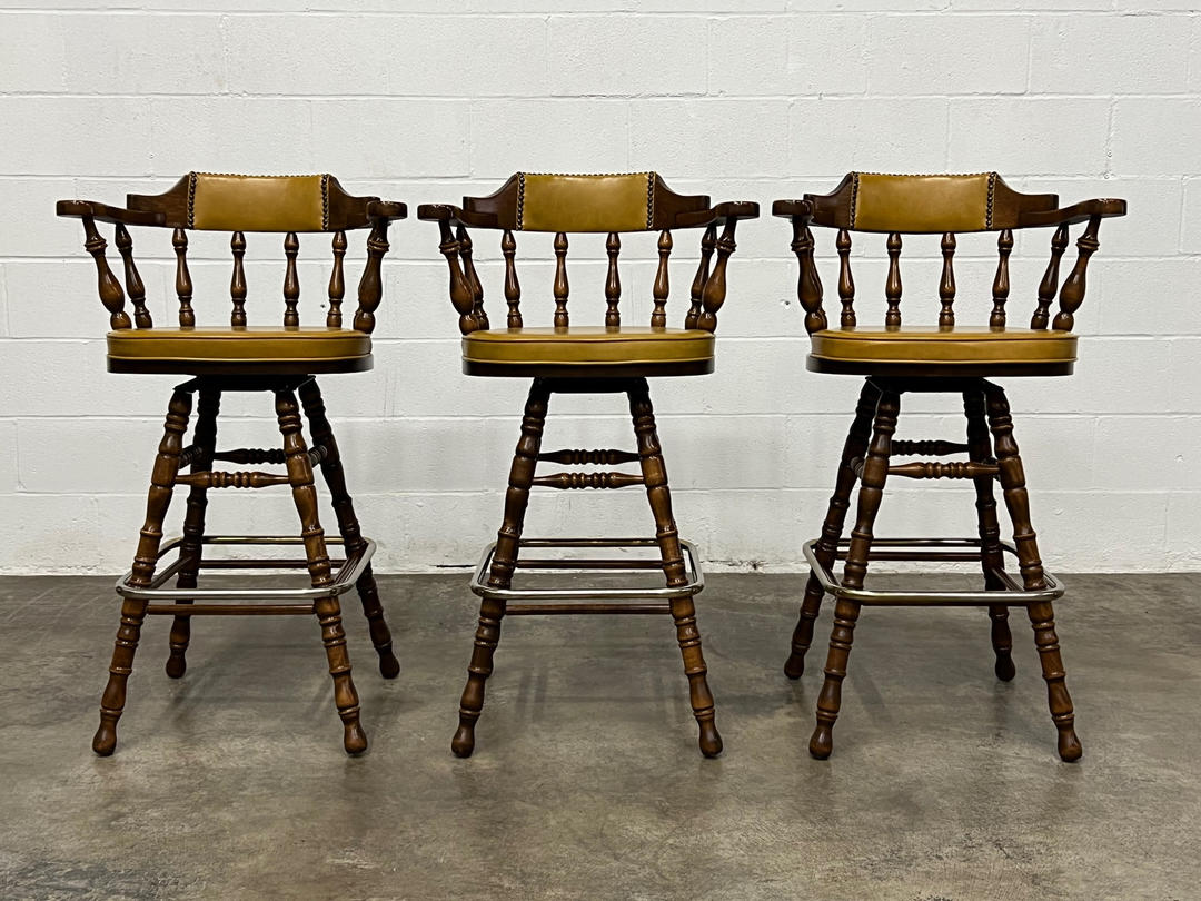 Vintage Mid-Century Old English Pub Style Bar With Padded Seat | Modern ...