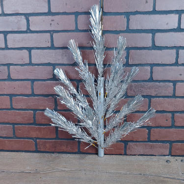 Aluminum Metal Trees Corporation 2 ft Christmas Wall or | Reds Rusty ...