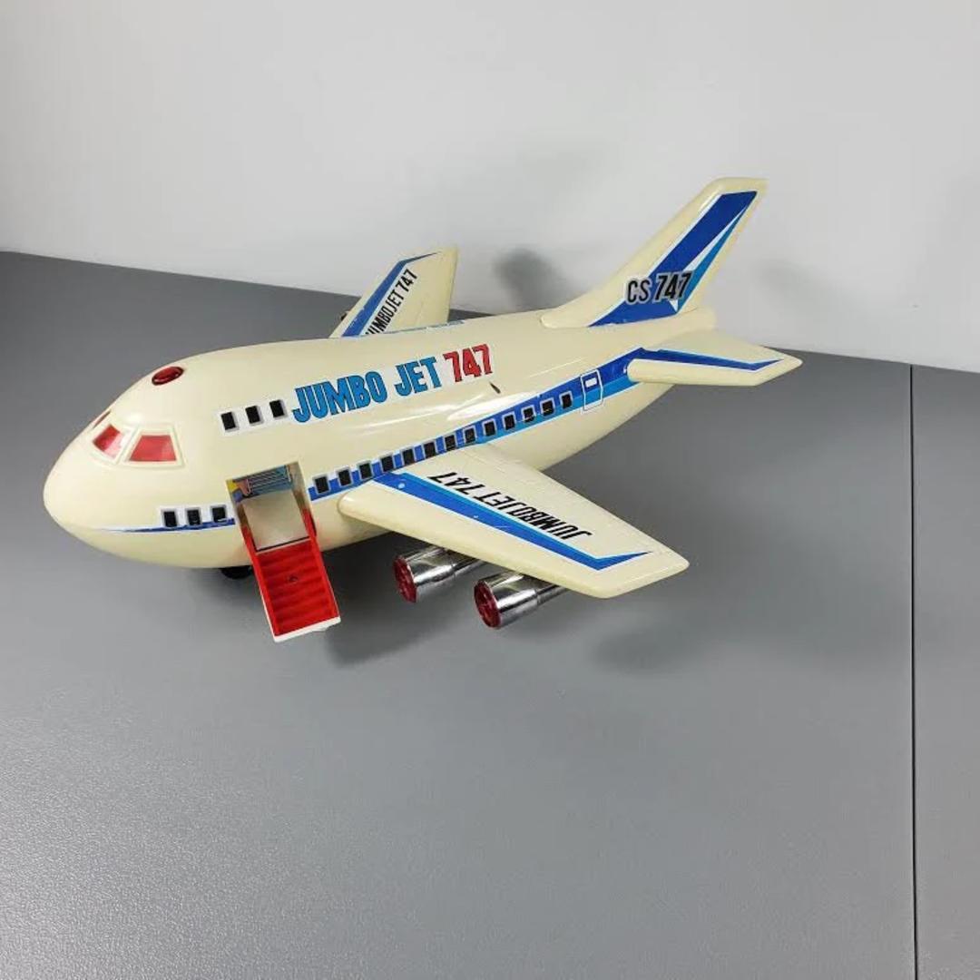 Jumbo jet toy plane store