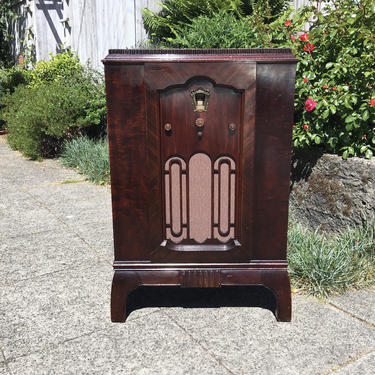 Restored 1931 Philco 112 Lowboy Radio; Bel Geddes Art Deco | Deco2Go ...