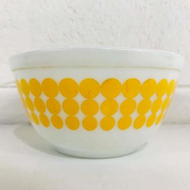 Vintage Pyrex Yellow Polka Dot Mixing Bowl 1960s 60s 402 Dots | Check ...