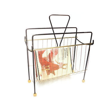 Wrought Iron French Country Style White Lattice and Flower Bouquet ...