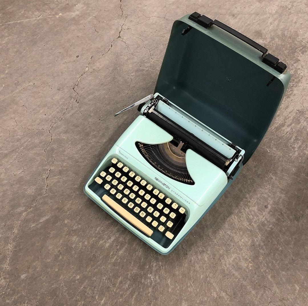 Vintage Typewriter Retro 1960s Sperry Rand Remington Streamliner + MCM ...