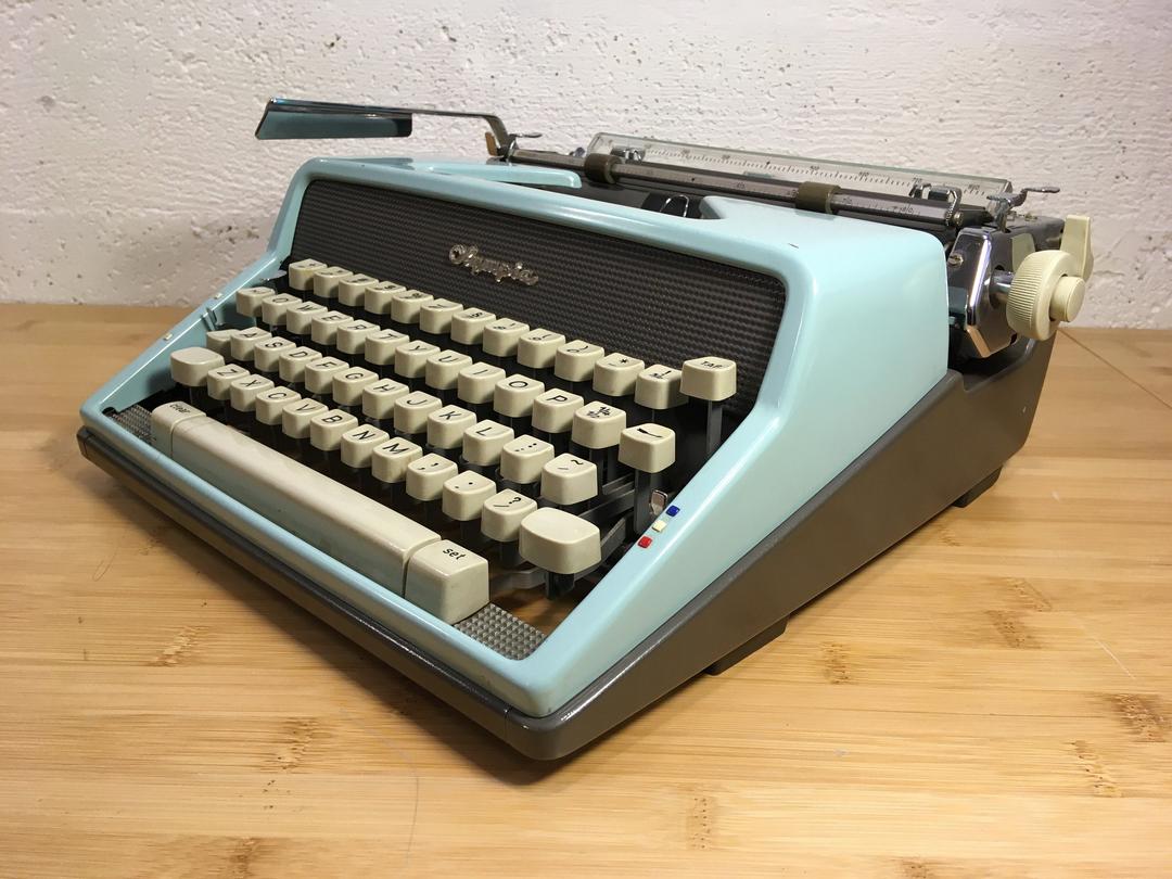Blue 1963 Olympia SM7 Deluxe Portable Typewriter with Case, New 2 Color ...