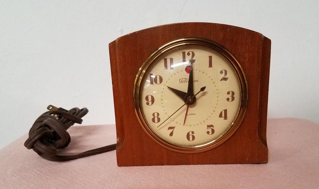 Vintage 1950's Telechron Electric Clock Model 7h157 | Over the Years ...
