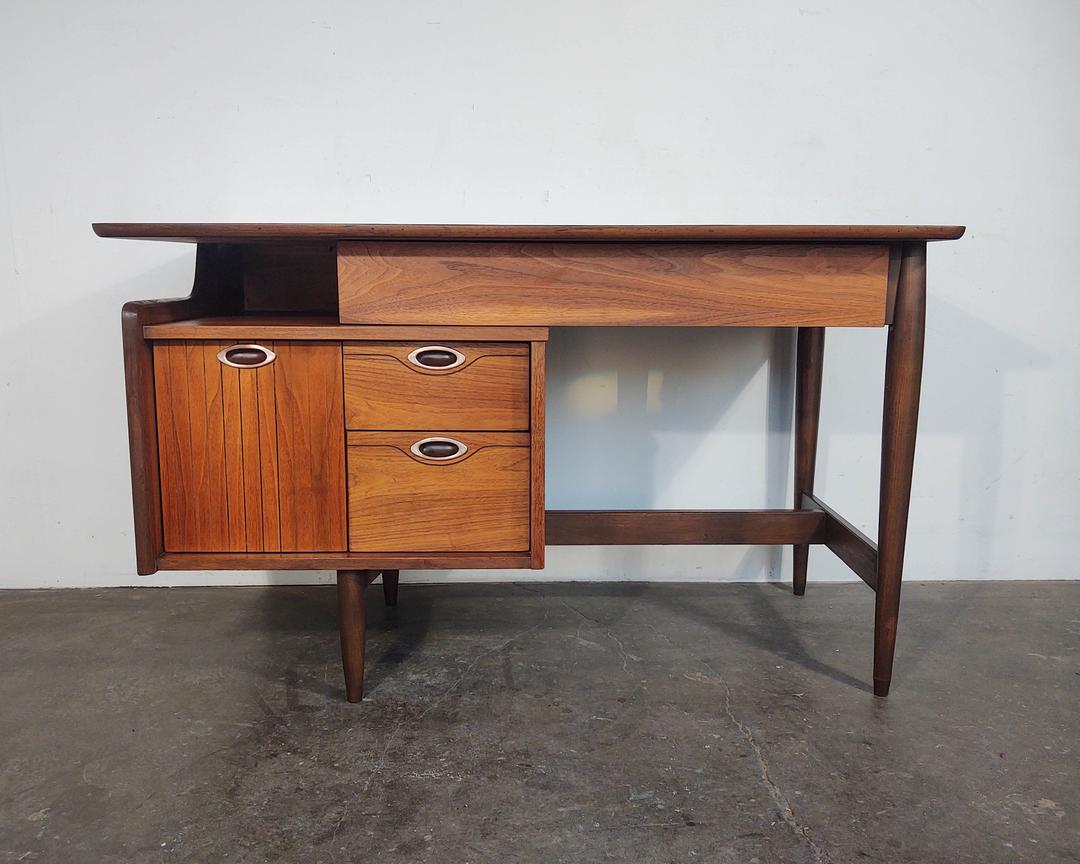 Mid Century Modern 'Mainline' Floating Desk by Hooker | Iridium ...