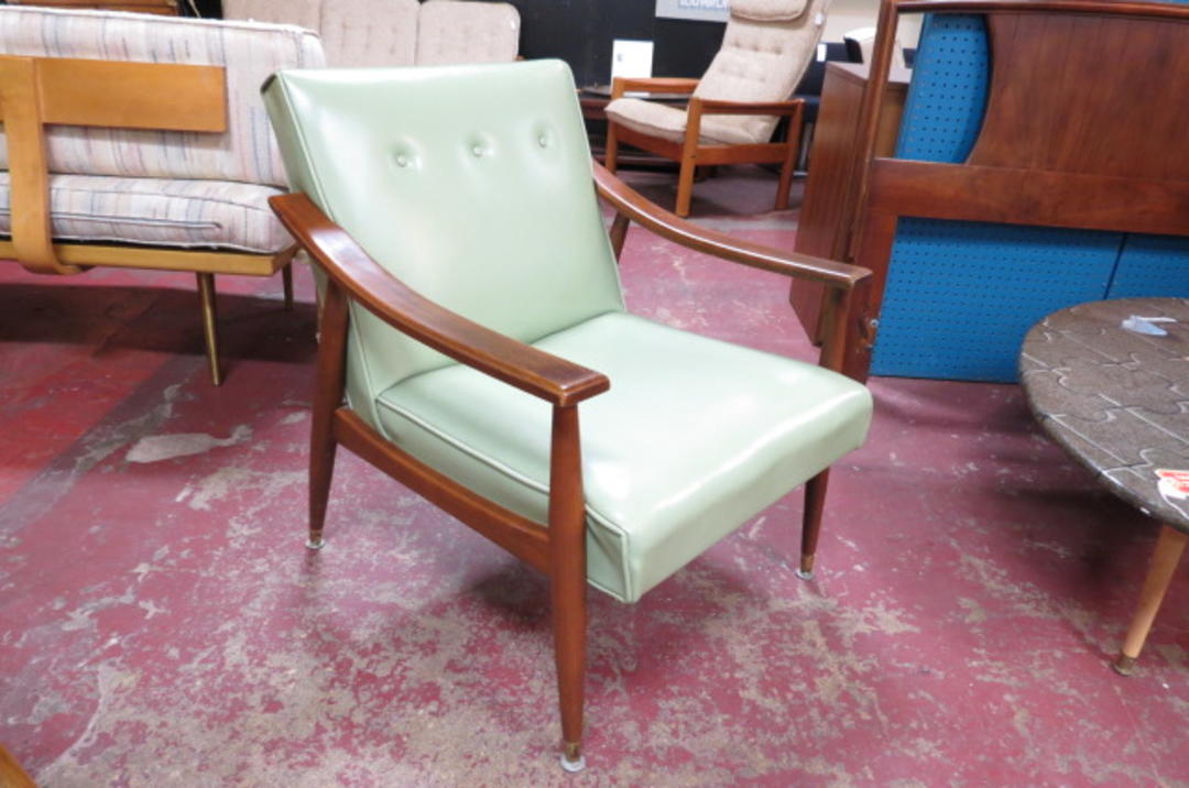 Vintage MCM Green vinyl Paoli lounge chair | Lincoln Antique Mall ...