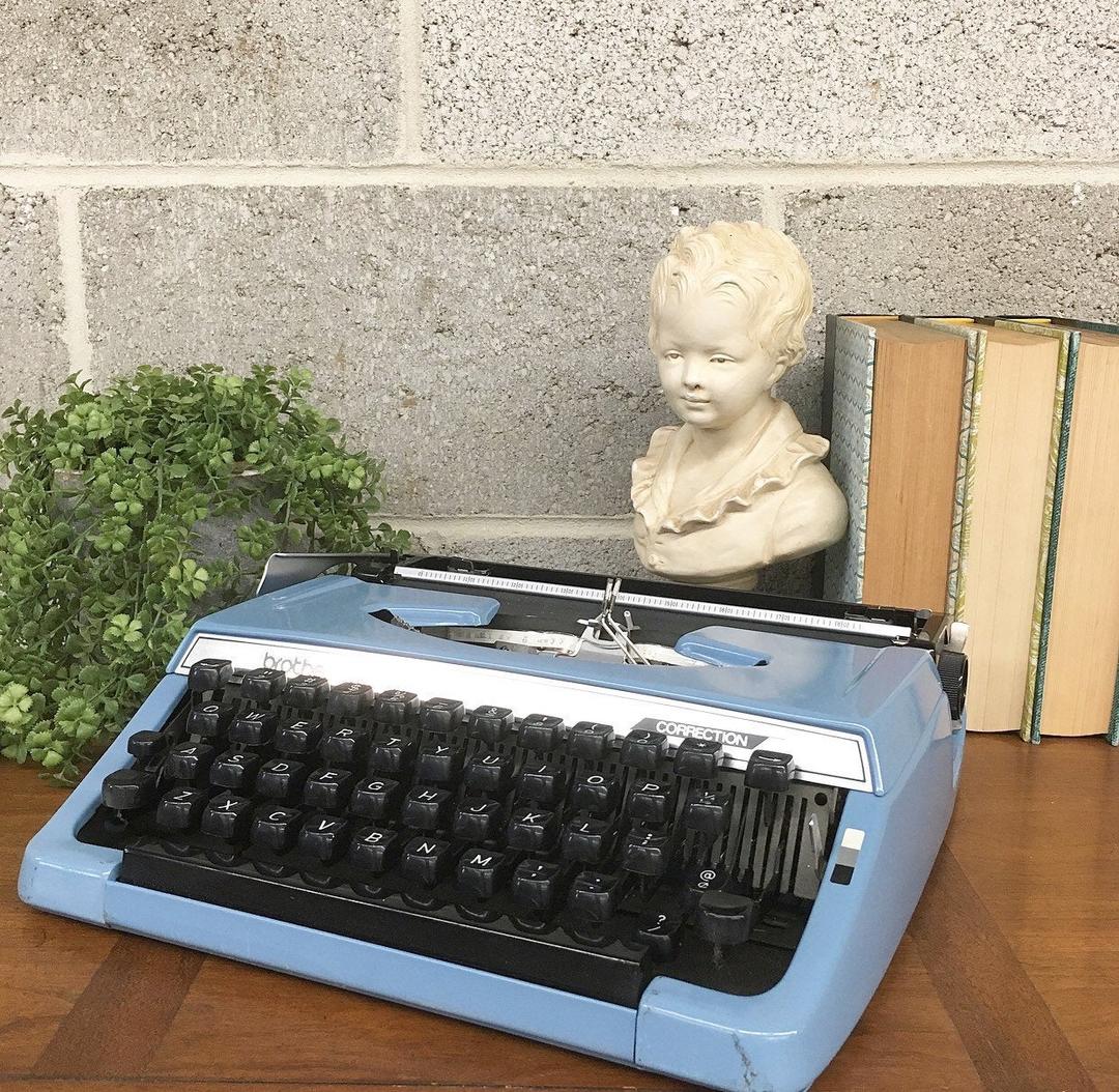 Vintage Typewriter Retro 1980s Brother + Charger 11 + Correction ...