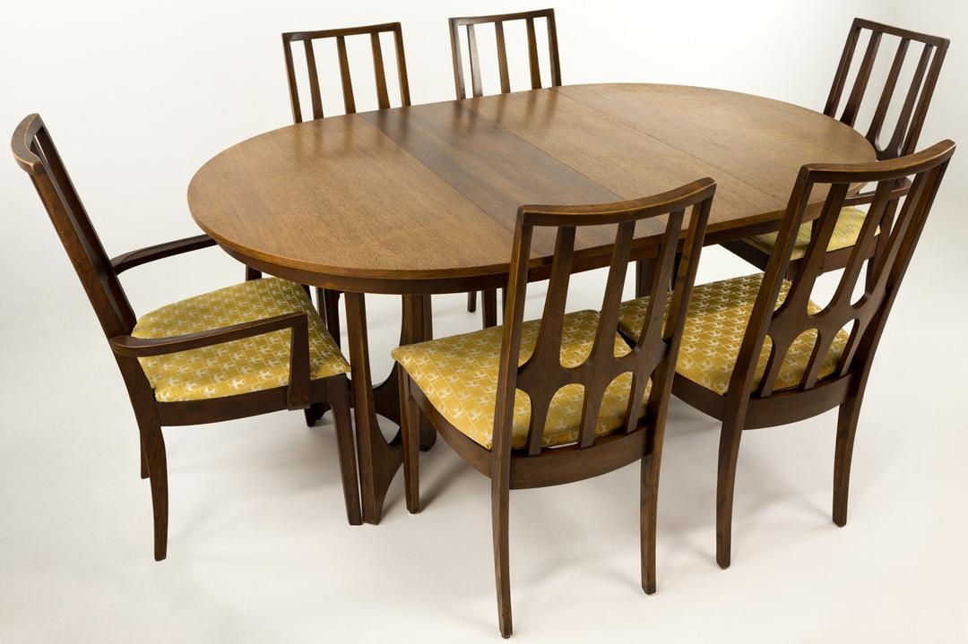 Broyhill Brasilia Round Dining Table and Dining Chairs - Set | Modern ...