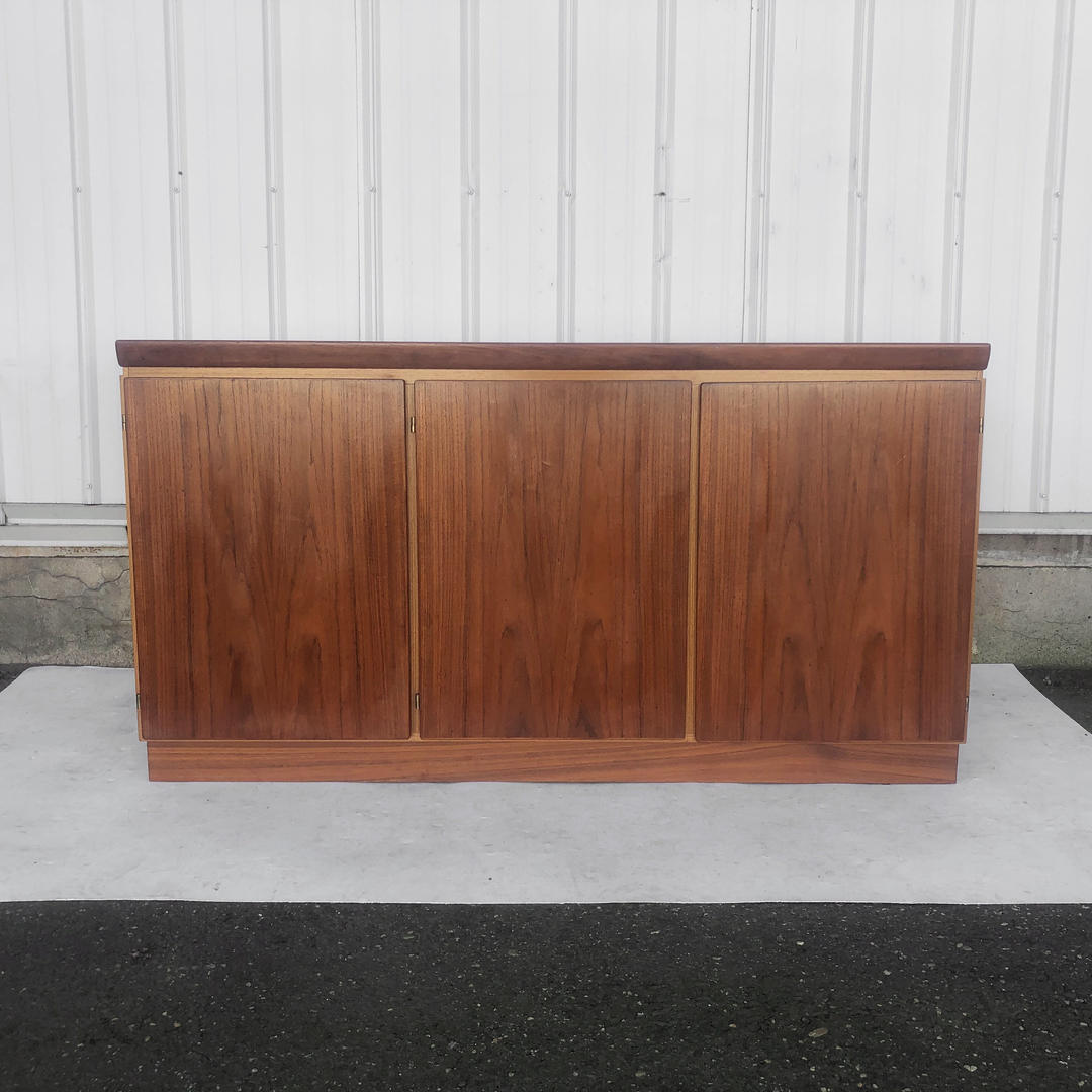 Vintage Modern Teak Sideboard by Skovby | Second Hand Stories | Ashbury ...