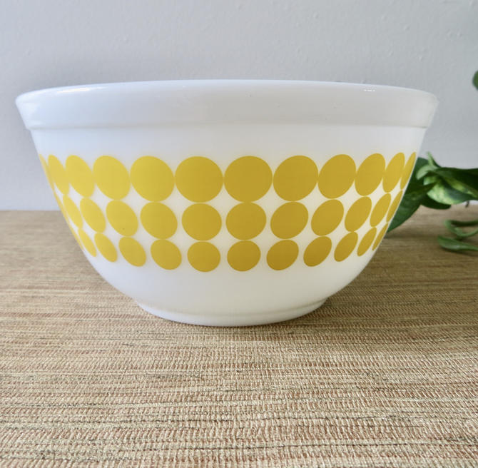Pyrex Yellow Dot 402 1-1/2 Quart Vintage Bowl Bowls Home & Living etna ...