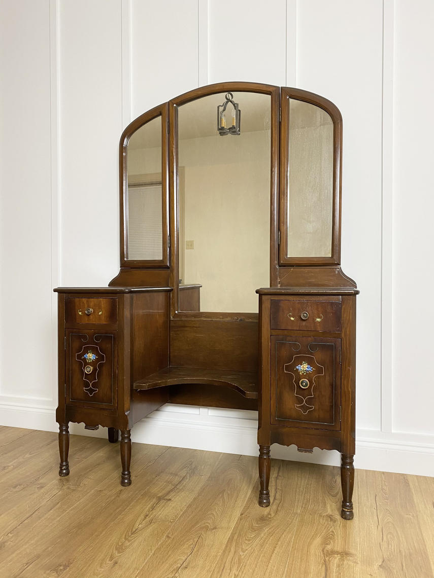 1930s Antique Vanity With Mirror