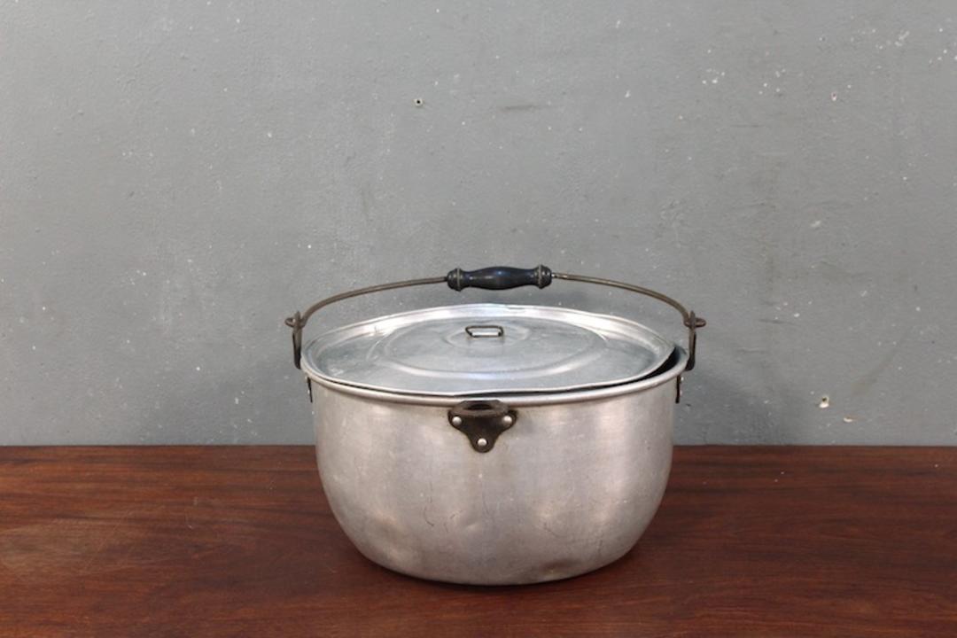 Mirro Large Aluminum Pot With Lid | Furnish Green | Midtown Manhattan ...