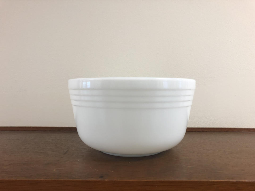 Kitchen & Dining Large Vintage white Pyrex Mixing bowl with ridges ...