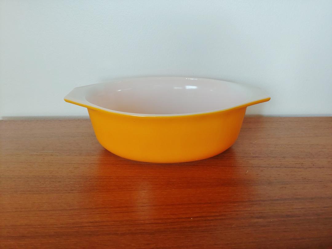Vintage Solid Orange Pyrex 1.5 Quart Casserole Dish | Mod and Ozzie ...
