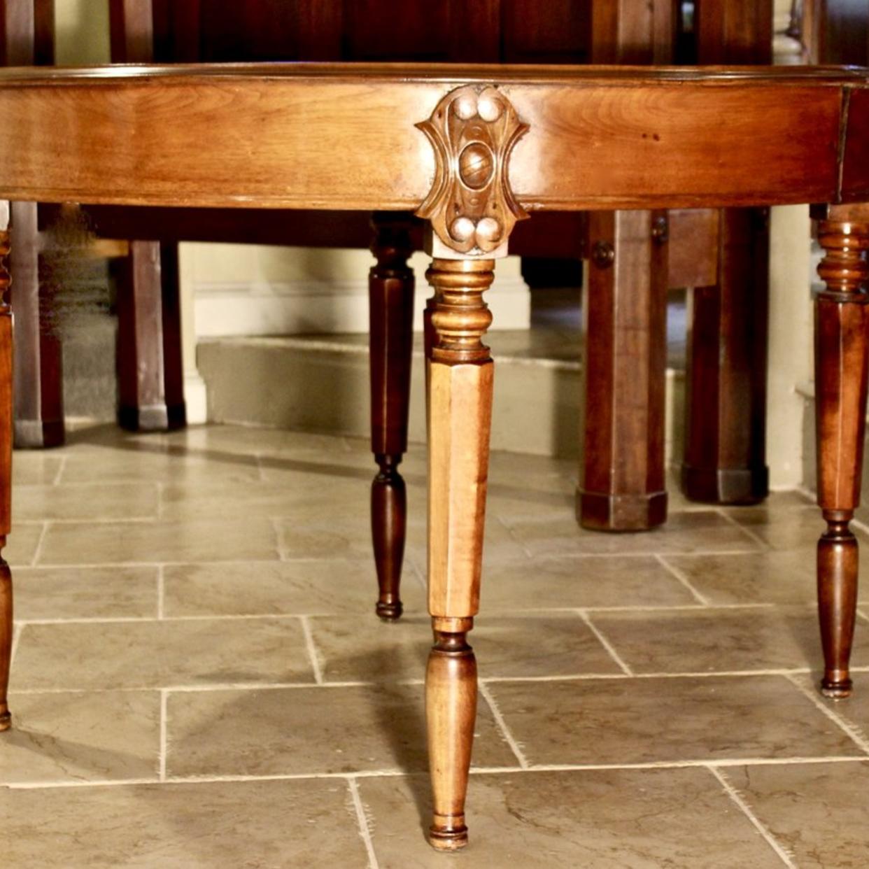 Victorian Round Table in Mahogany, Circa 1860-1880 | Leonards Antiques ...
