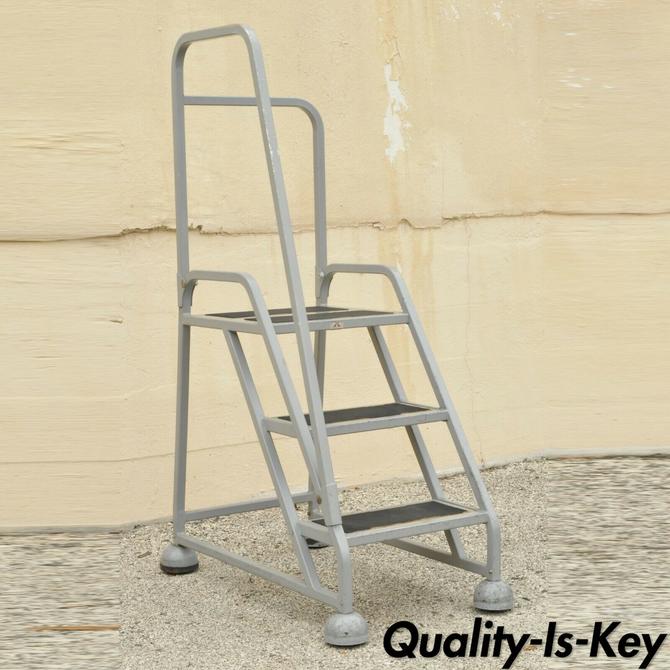 Grey Aluminum 3 Step Rolling Industrial Warehouse Step Ladder on Wheels ...