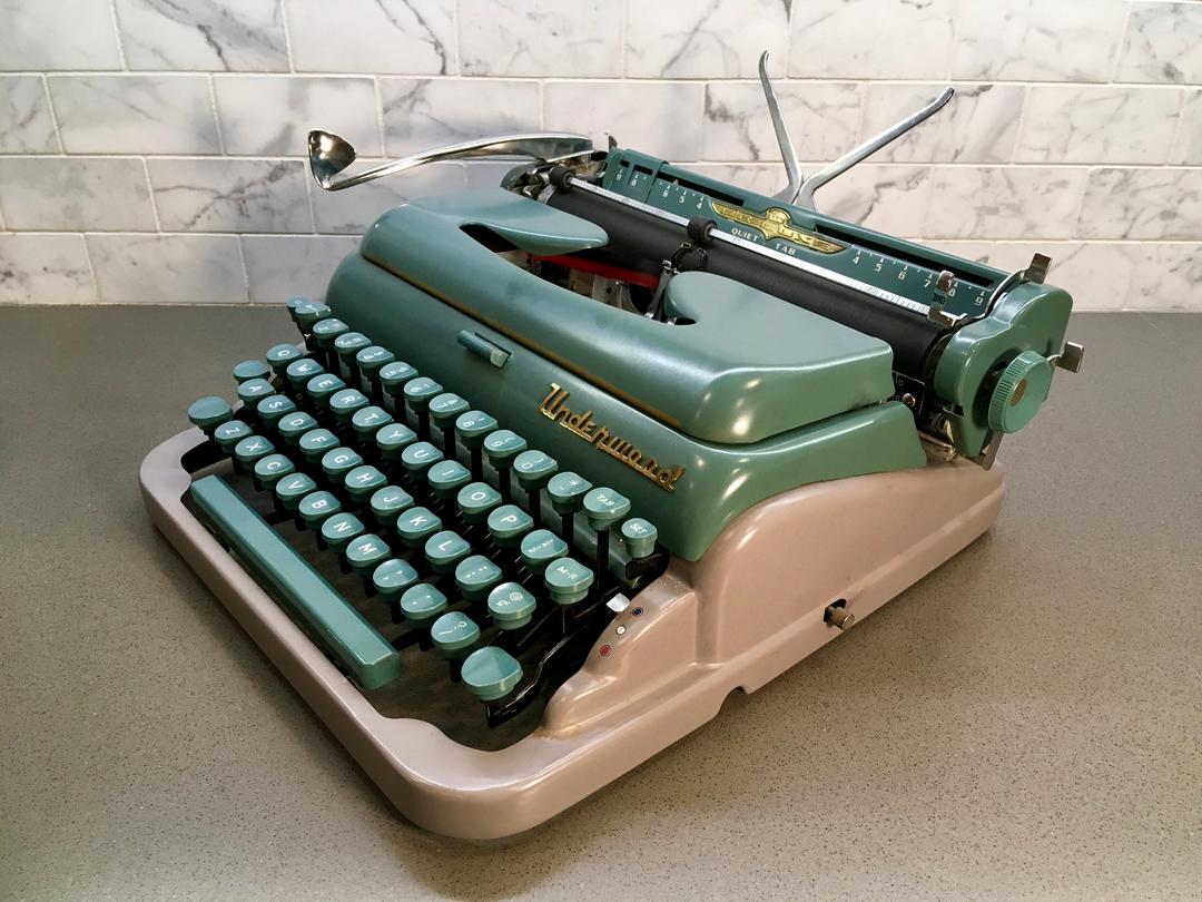 1956 Underwood DeLuxe Quiet Tab Portable Typewriter with Case, New 2 ...