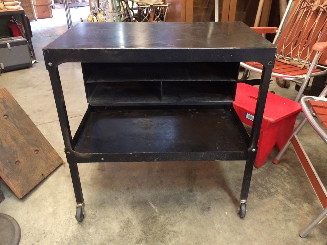 Pressed Steel Machine Table With Casters 30 x 30 x 18.5 | Earthwise ...