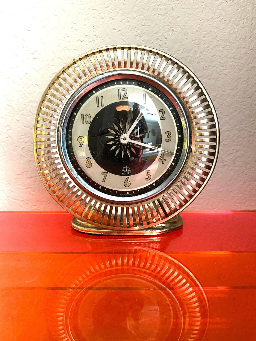 HYPNOTIZING moving clock with MOVING Optical Illusion Dial! Vintage ...