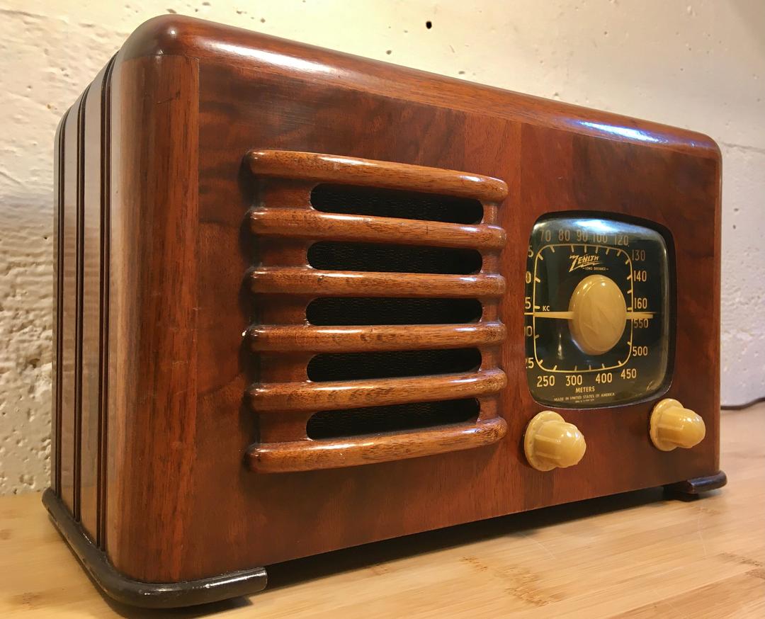 1941 Zenith Table Radio 6D525, Elec Restored | Deco2Go | Seattle, WA
