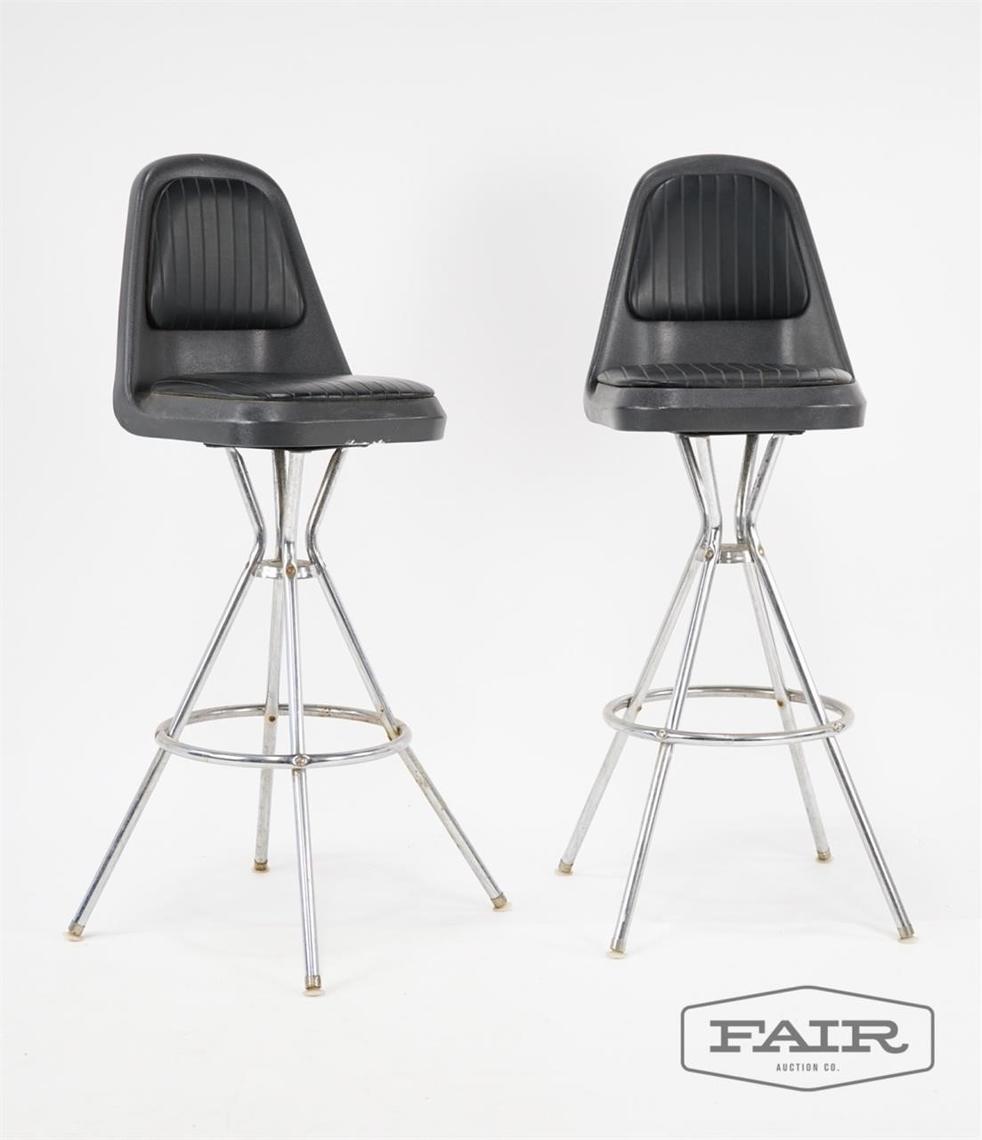 Pair of Comfort Line Black and Chrome Bar Stools | Fair Auction Co ...