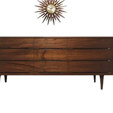 Mid Century Modern Dixie Walnut MCM 9 drawer Dresser | Pure Vintage NYC ...