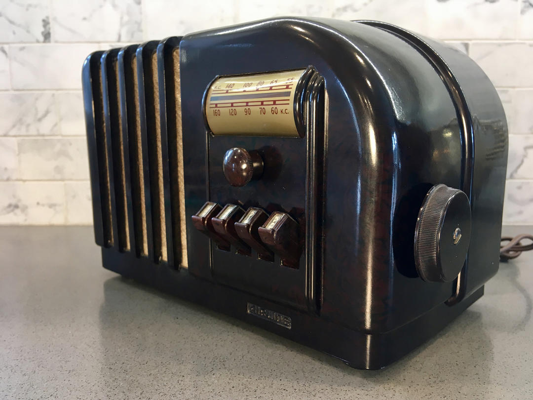 Stunning 1939 Airline Bakelite Radio 93BR508A | Deco2Go | Seattle, WA