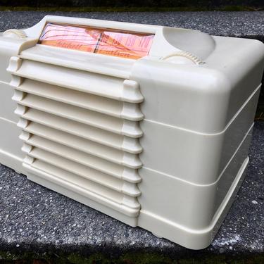 1947 Setchell Carlson Ivory Plaskon Art Deco Radio, Big | Deco2Go ...